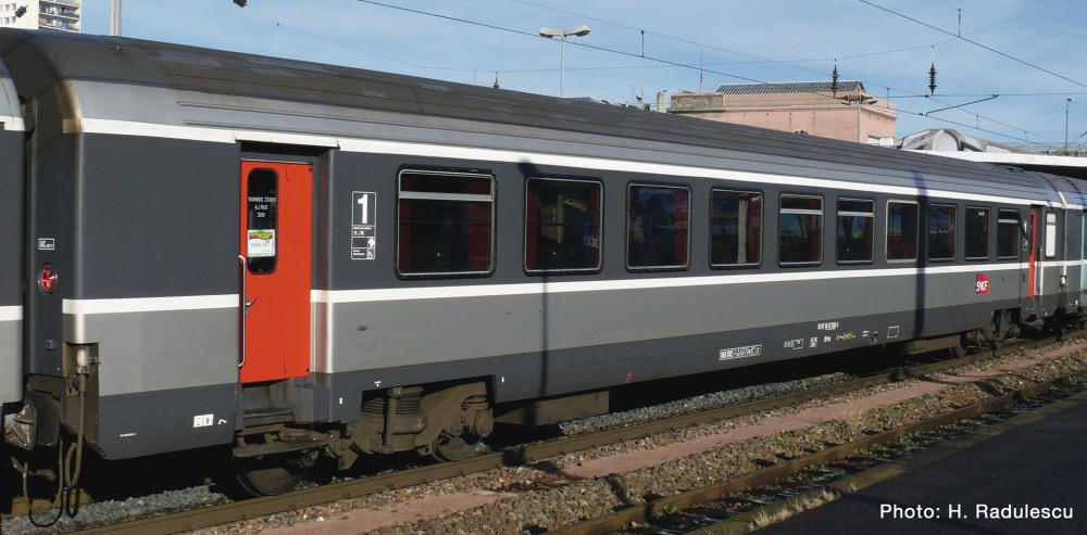 ro74537 Osobní vůz 1. třídy Corail A10rtu SNCF (H0) | AMB Modely