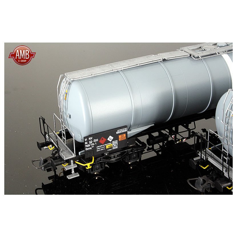 ro76003 Set dvou cisternových vozů Zacns ČD Cargo (H0) | AMB Modely